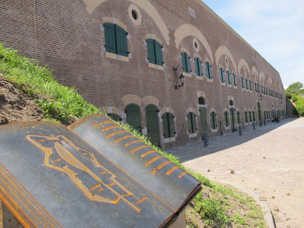 Vesting-Hellevoetsluis-Kazerne-Haerlem - Forten